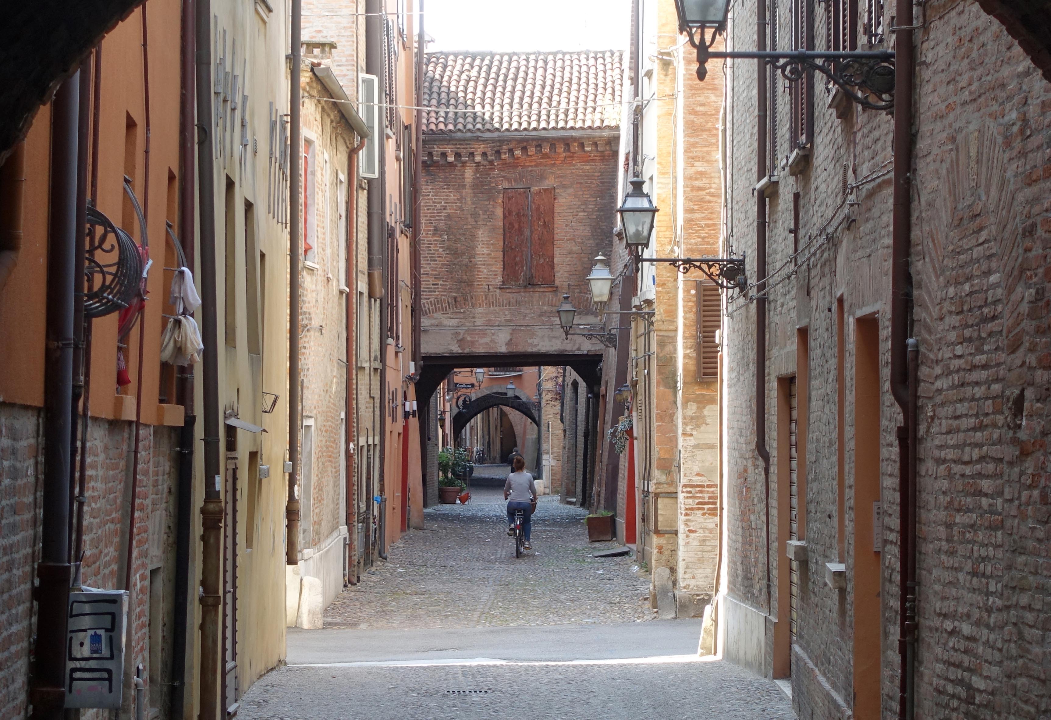 A Day Trip to Ferrara – Bologna on Foot