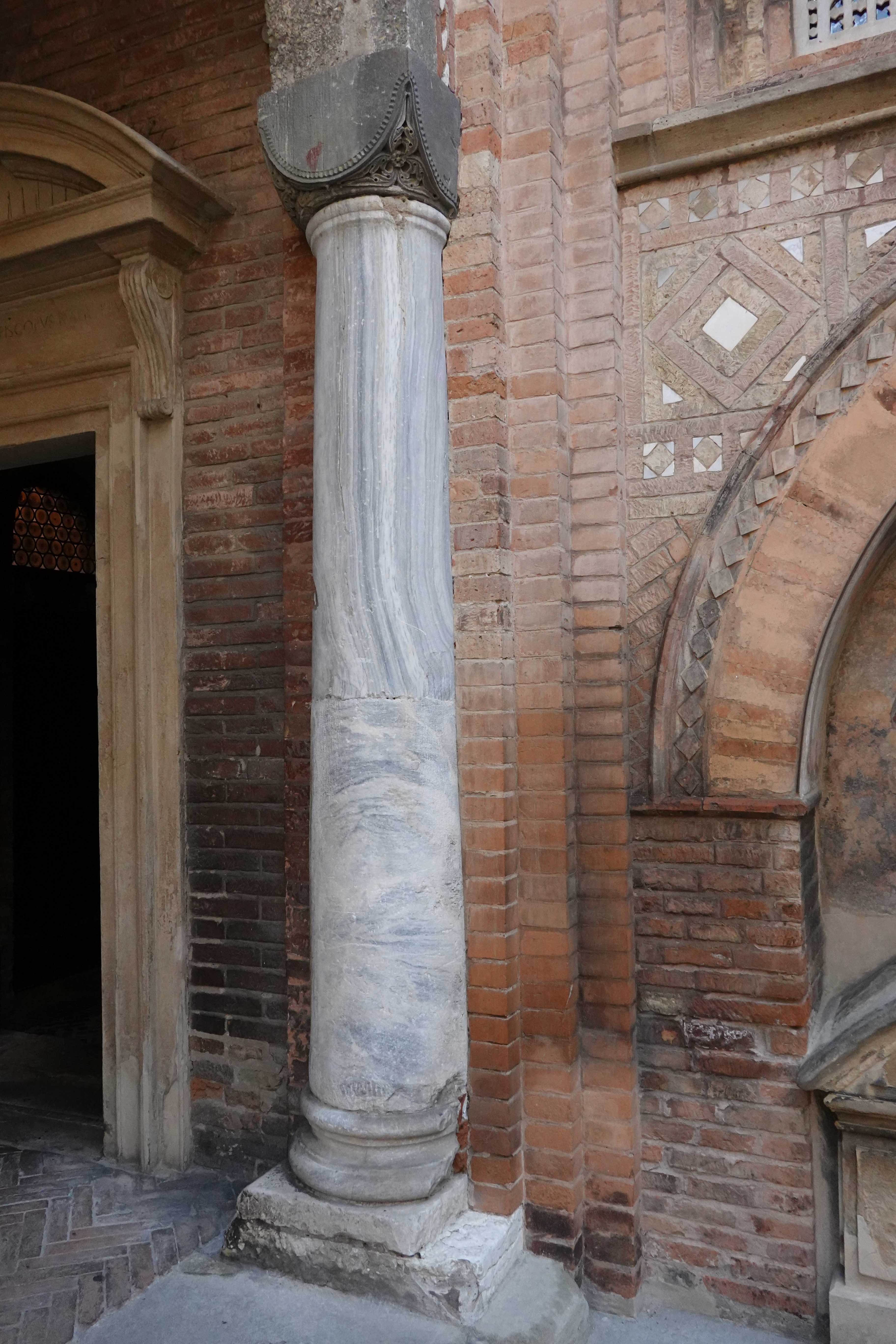 roman column 3 – Bologna on Foot