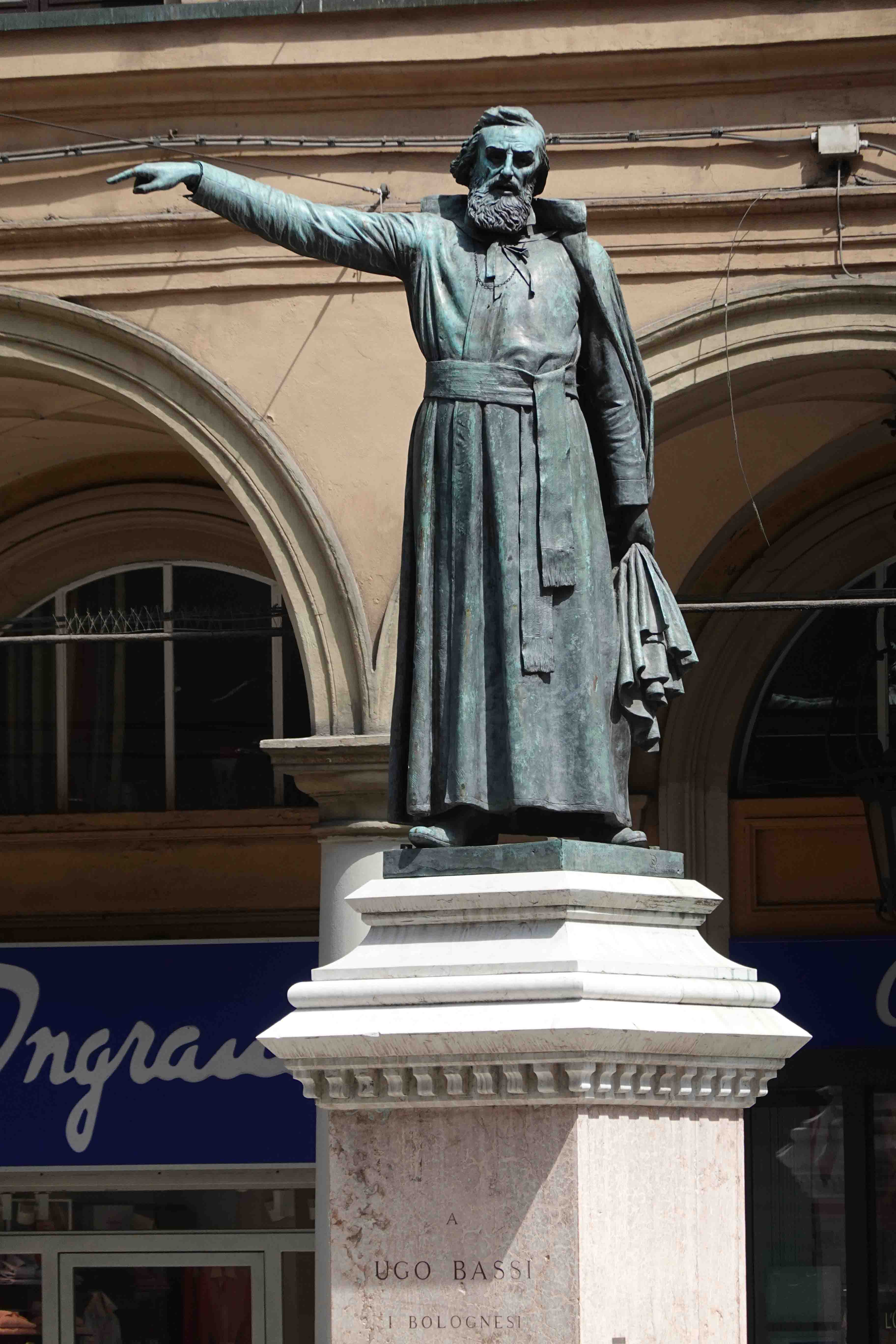 Bologna’s Public Statues – Bologna on Foot